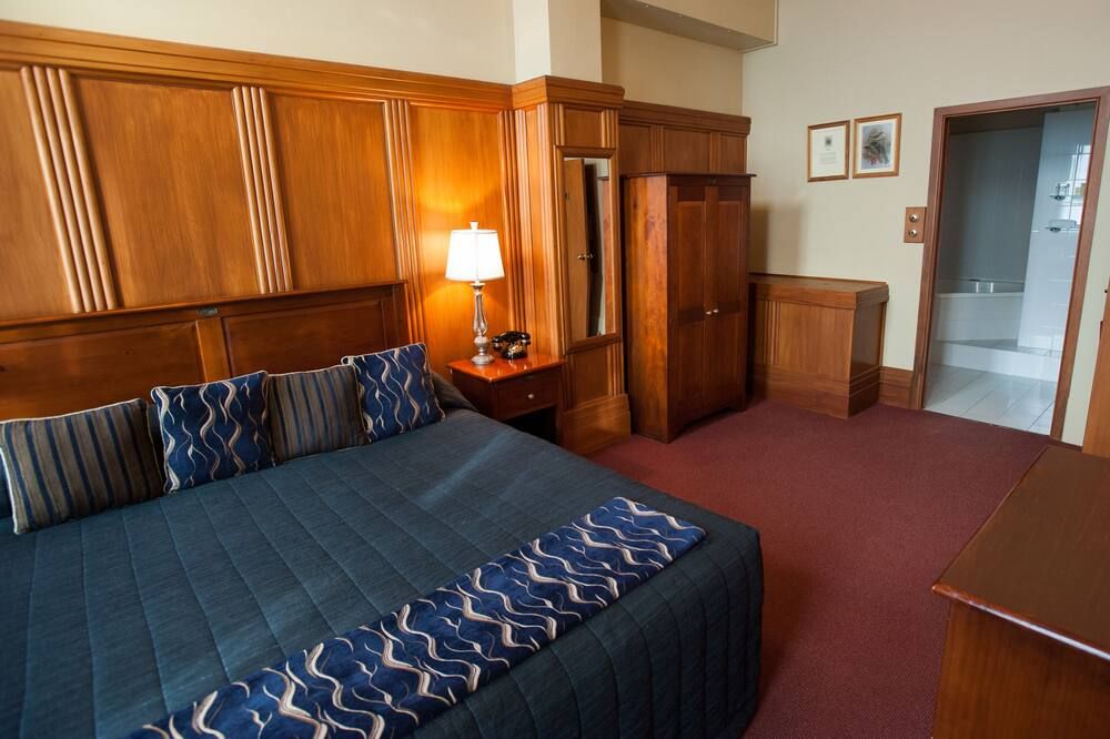 The County Hotel | New Zealand | Venue Report