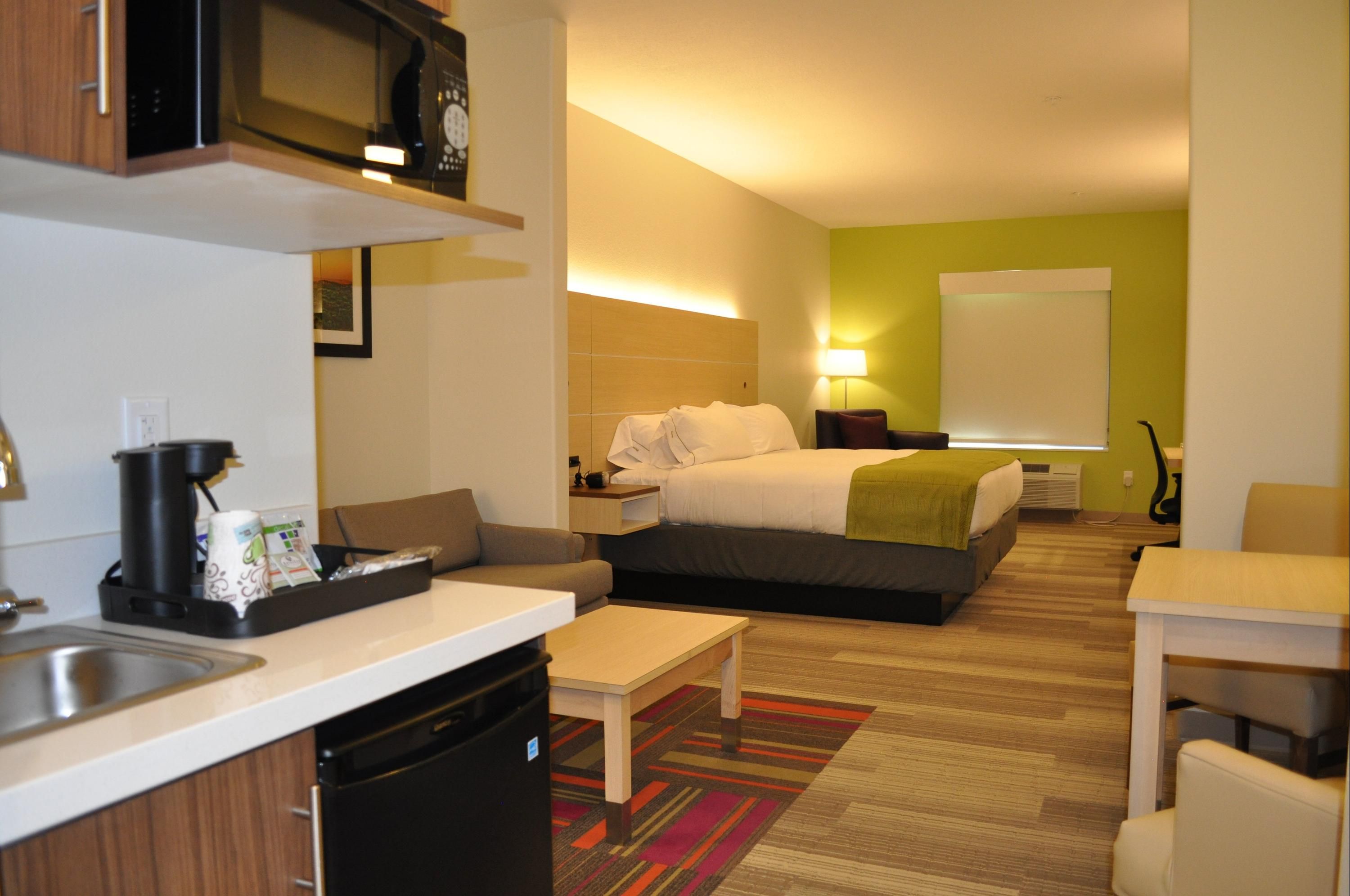 Holiday Inn Express & Suites Price $117 ($̶1̶3̶6̶). Price Hotel Deals ...