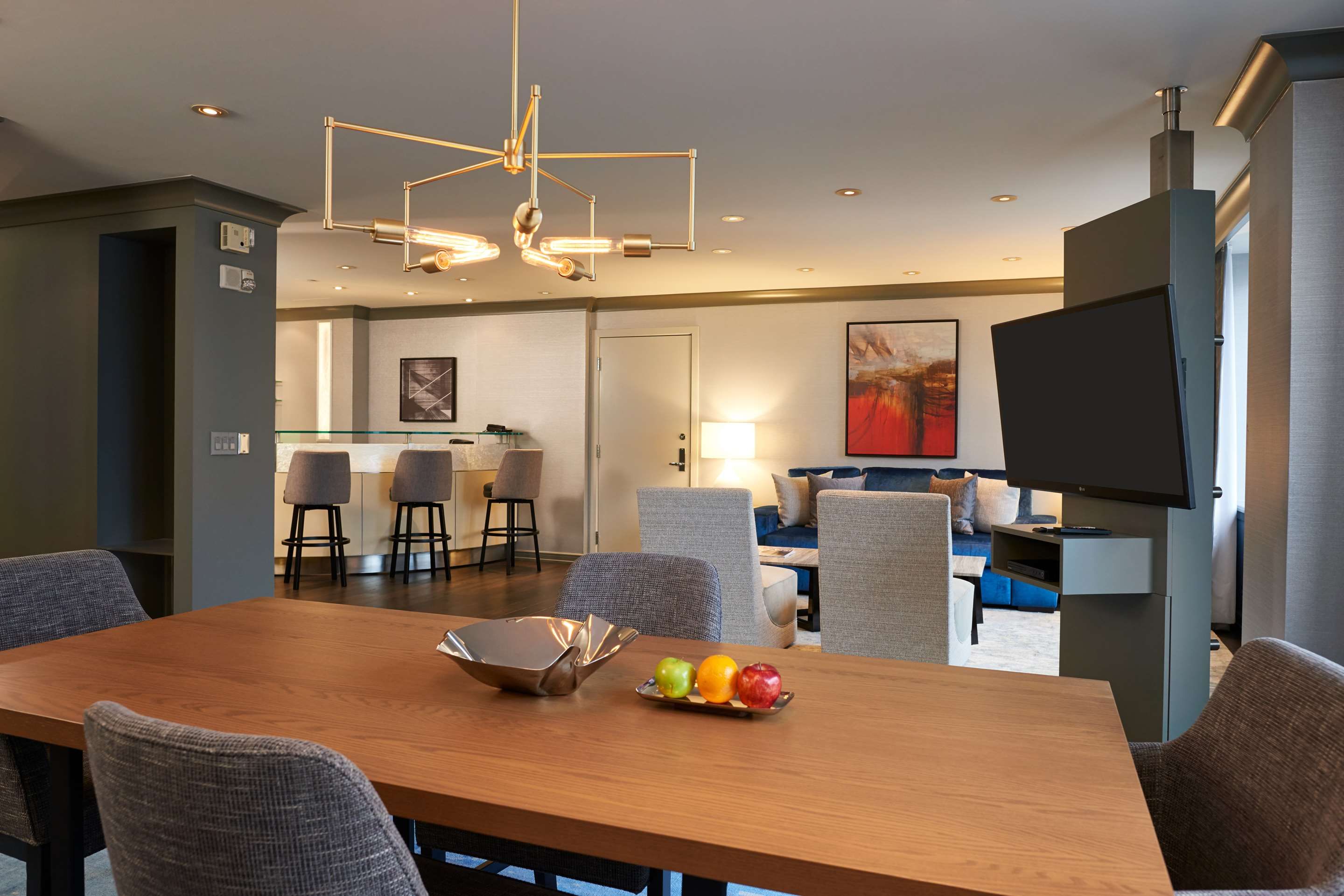 The Lofton Hotel Minneapolis, Tapestry Collection by Hilton ...