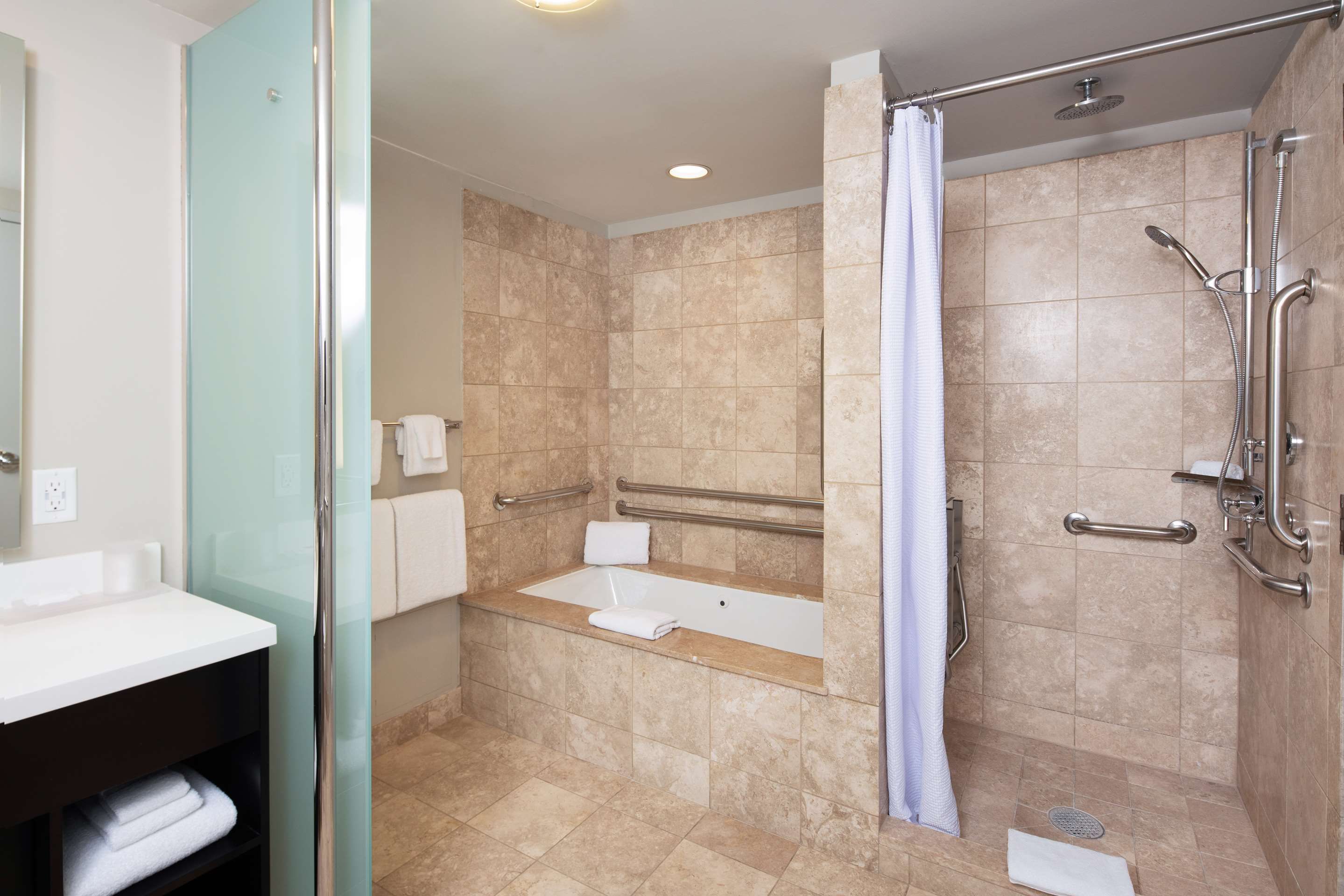 The Lofton Hotel Minneapolis, Tapestry Collection by Hilton ...