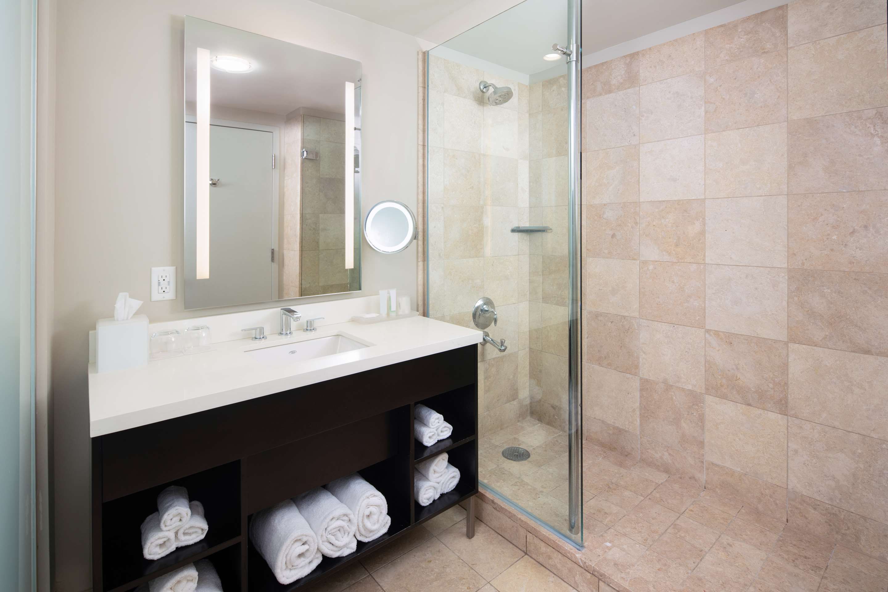 The Lofton Hotel Minneapolis, Tapestry Collection by Hilton ...