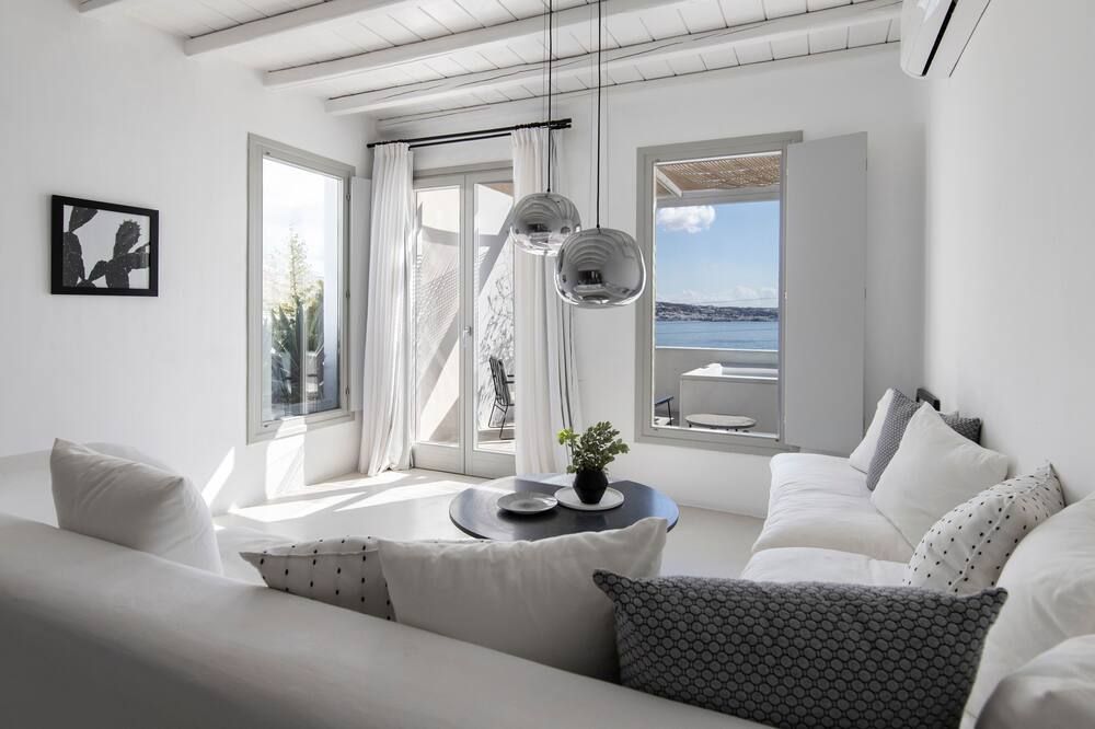 Nimbus Mykonos | Greece | Venue Report
