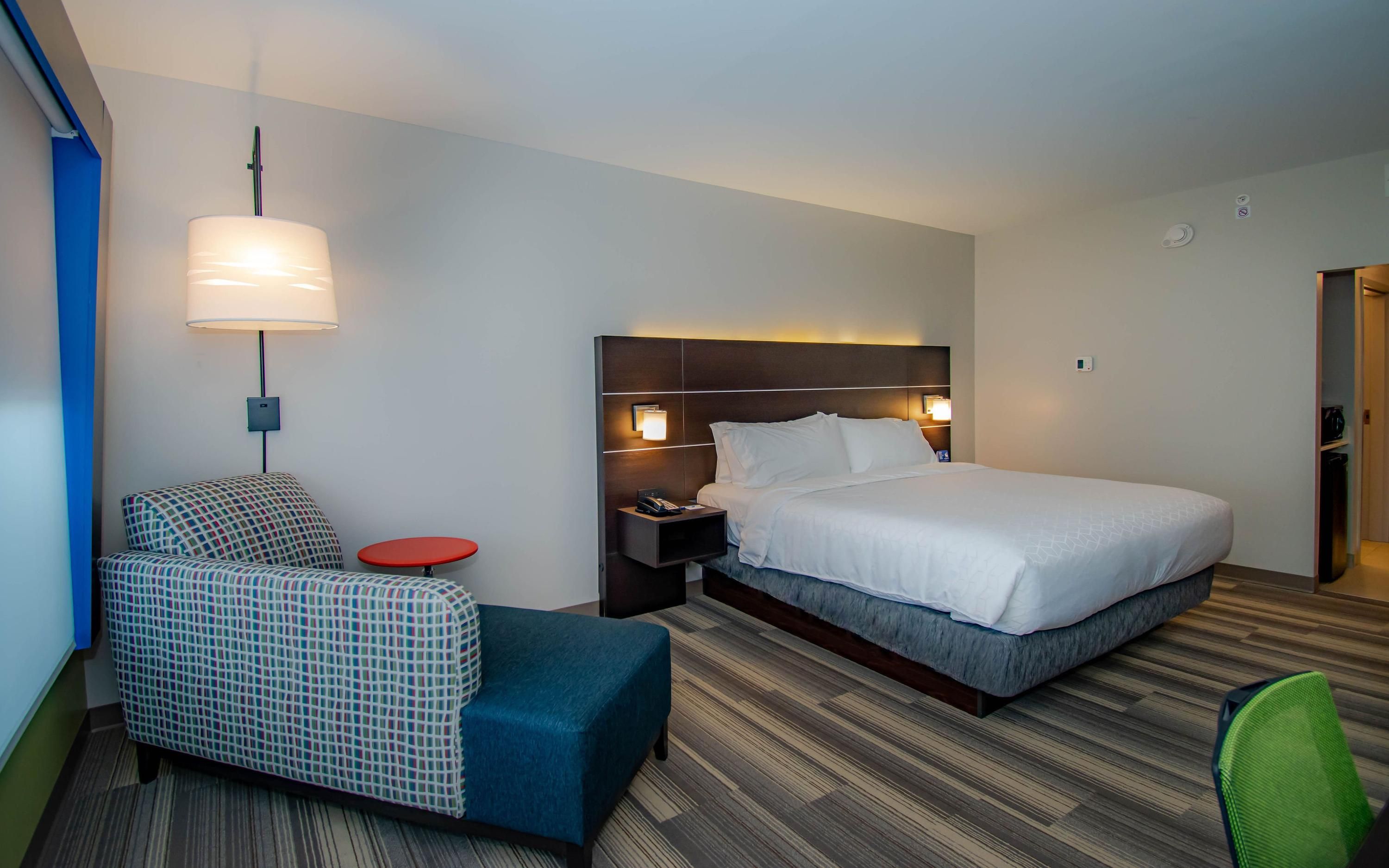Holiday Inn Express & Suites Tonawanda - Buffalo Area $143 ($̶2̶1̶1̶ ...