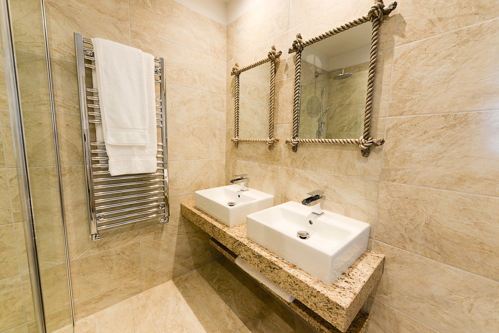 Fence Gate Lodge | Burnley, Victoria, United Kingdom - Venue Report