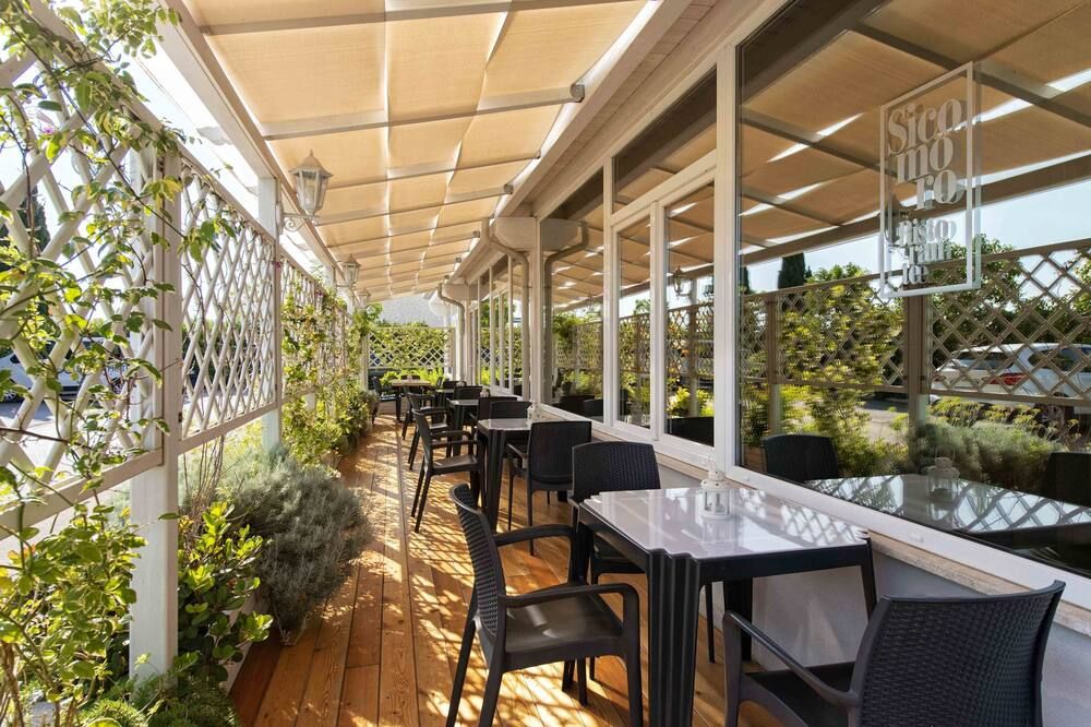 Simon Hotel | Italy | Venue Report