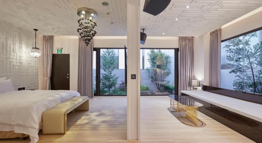Domo Hotel | Venue Report