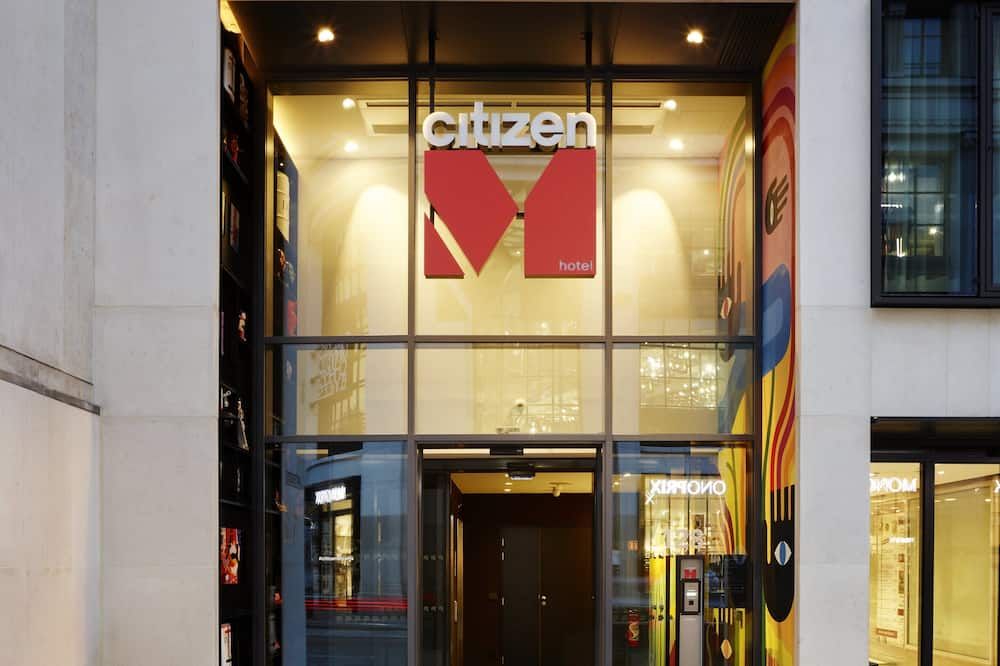 citizenM Paris Champs-Élysées | Paris, Île-de-France, France - Venue Report