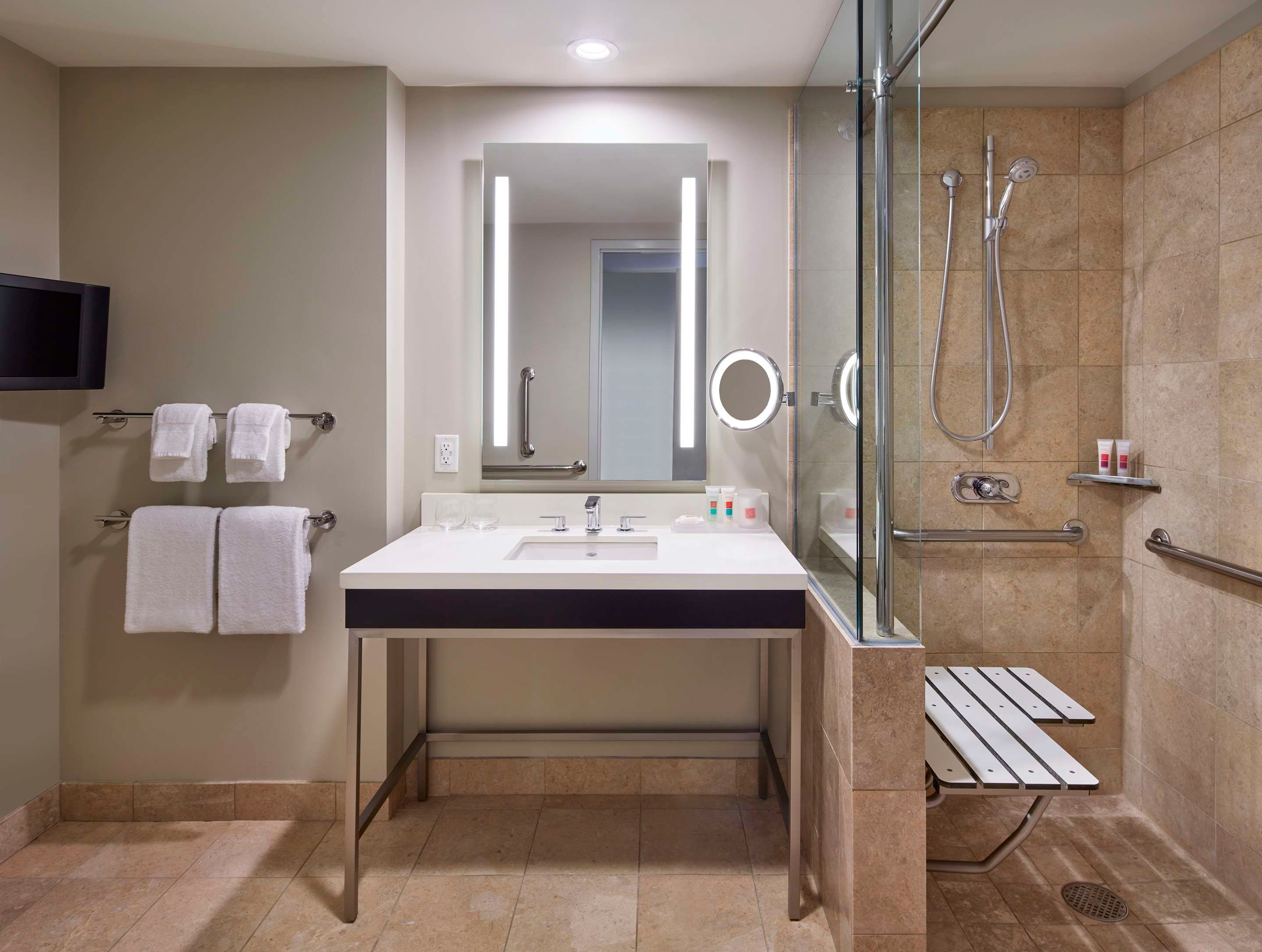 The Lofton Hotel Minneapolis, Tapestry Collection by Hilton ...