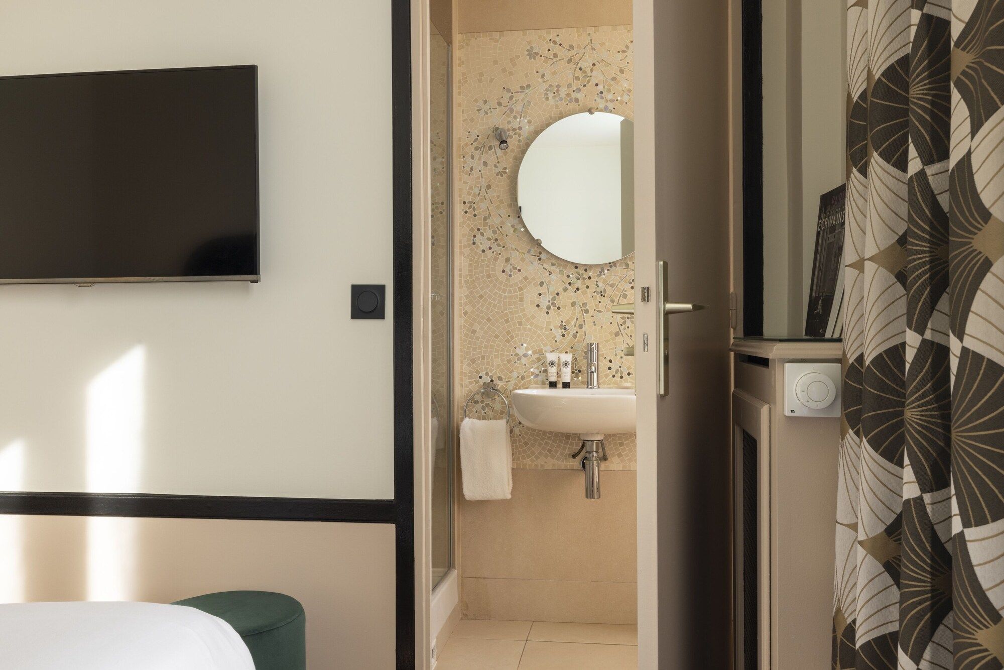 Hotel Aiglon | Paris, Île-de-France, France - Venue Report