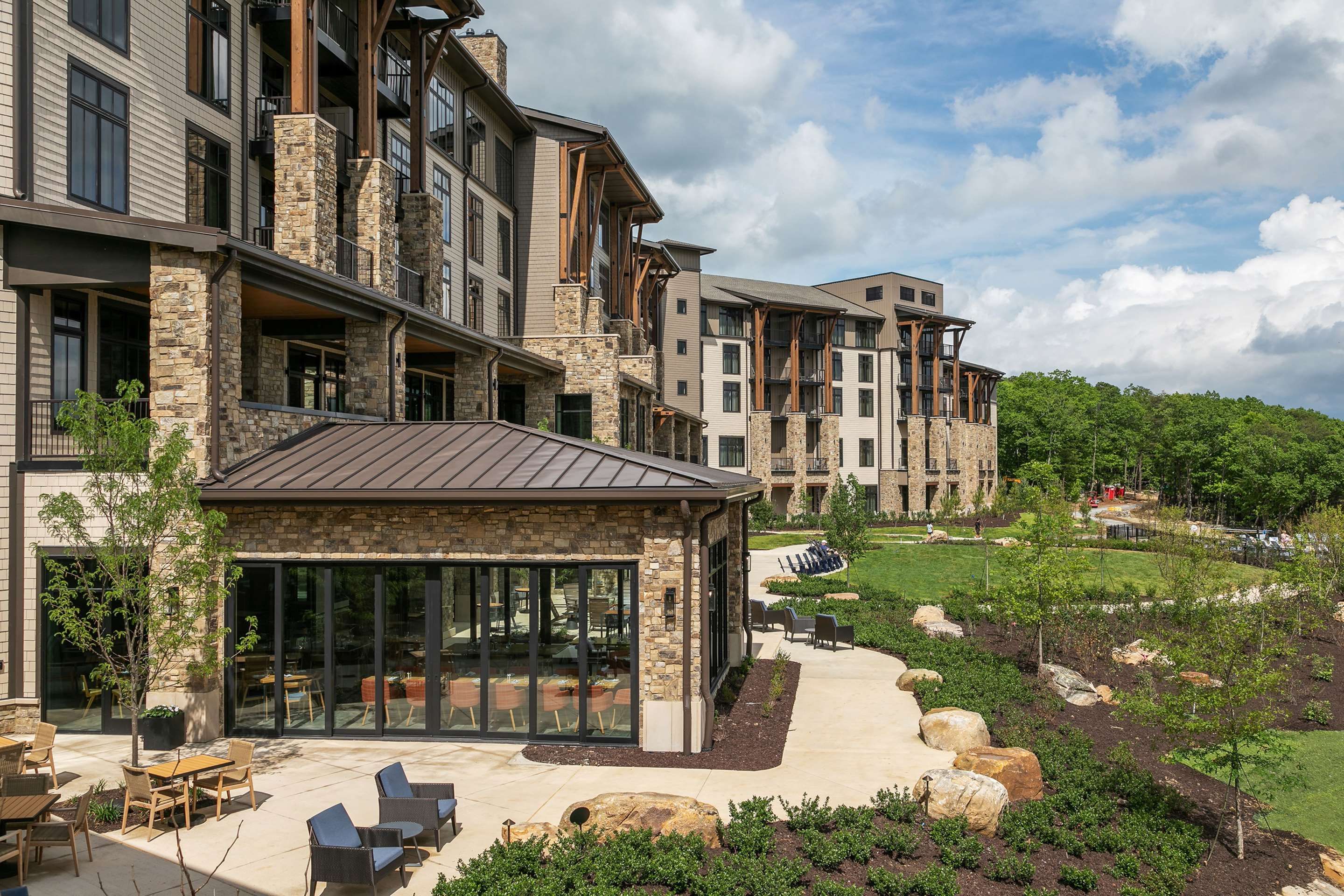 Cloudland at McLemore Resort Lookout Mountain, Curio by Hilton | United ...