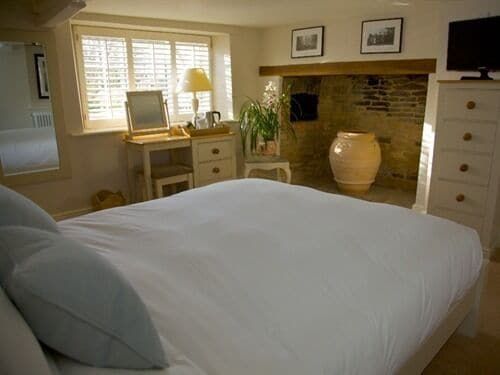 Bell at Hampton | Hampton Poyle, England, United Kingdom | Venue Report