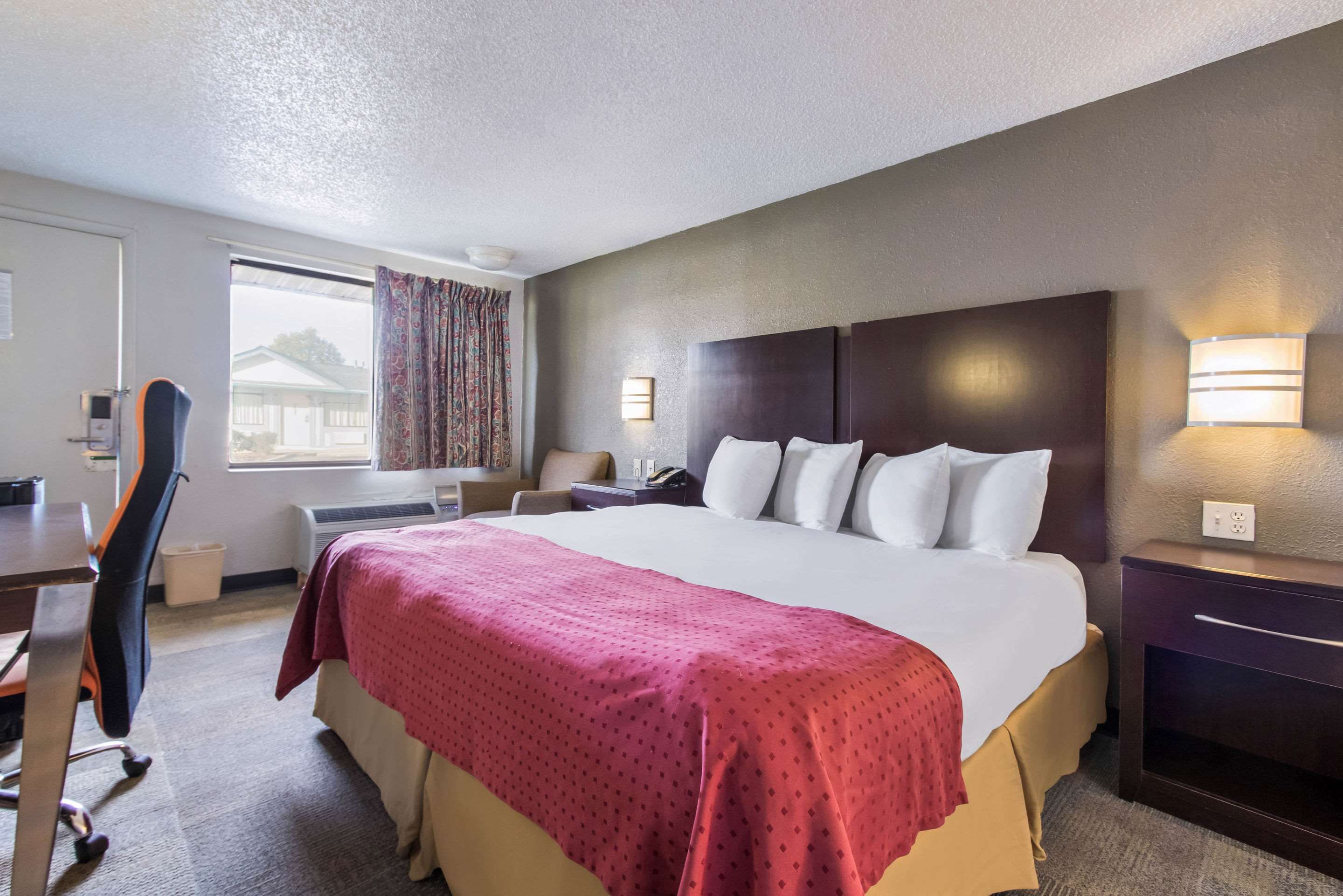 Rodeway Inn Near Hall of Fame, Canton, OH, United States - Compare Deals