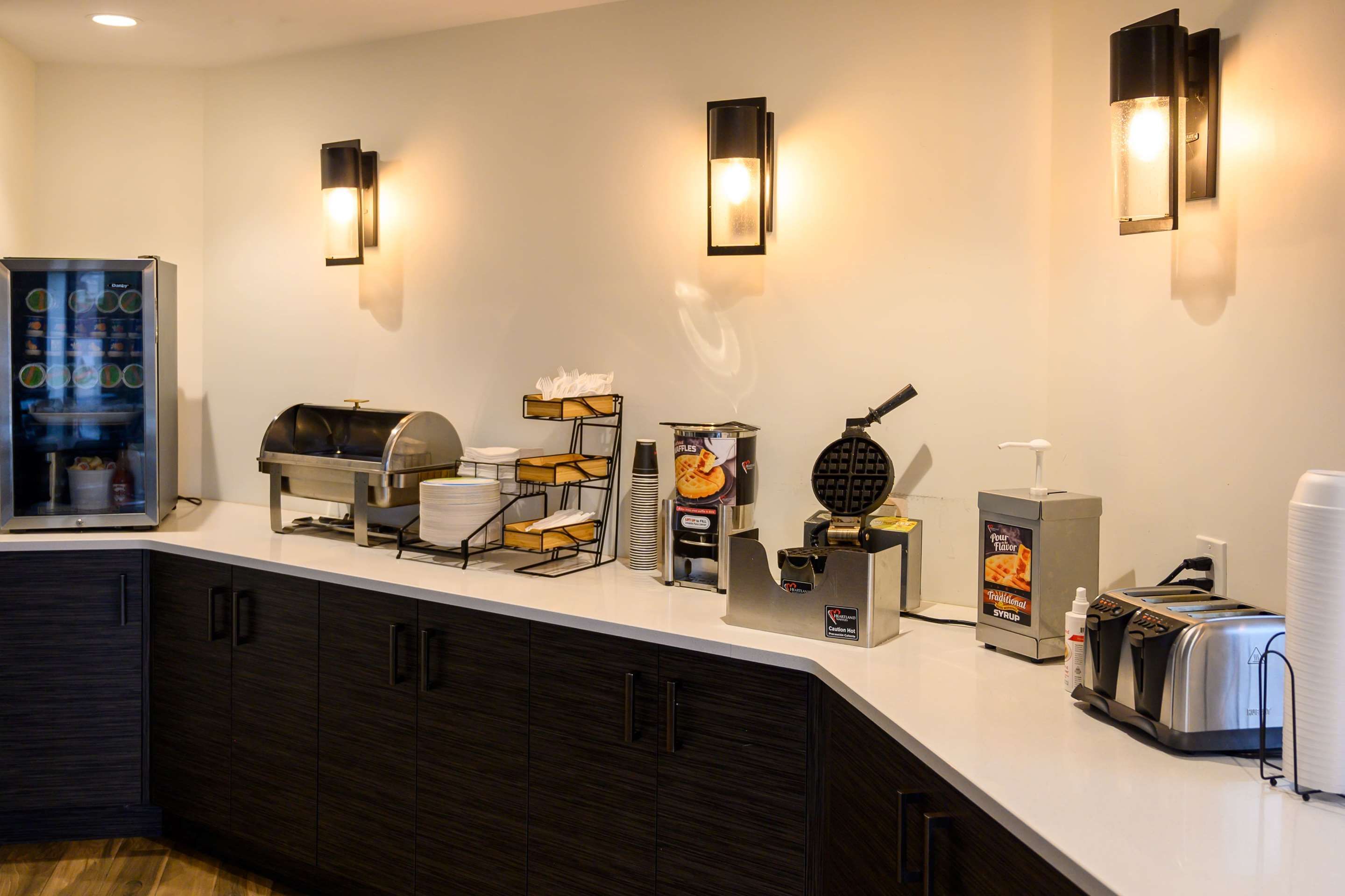 Days Inn by Wyndham Sarnia Harbourfront from £45. Sarnia Hotels - KAYAK