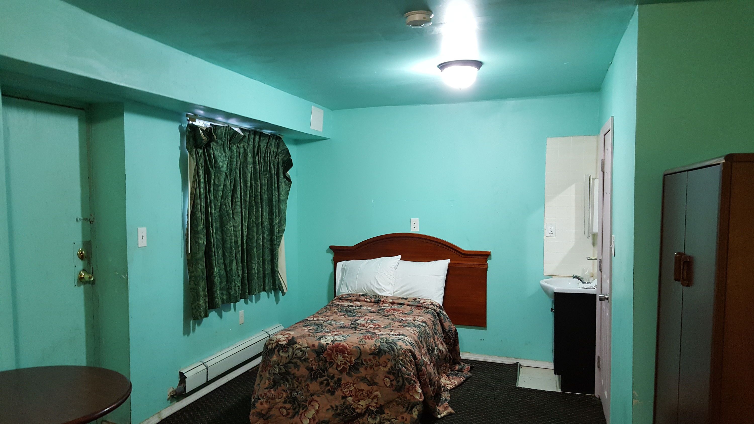 Mona Lisa Motel $48 ($̶5̶4̶). Inkster Hotel Deals & Reviews - KAYAK