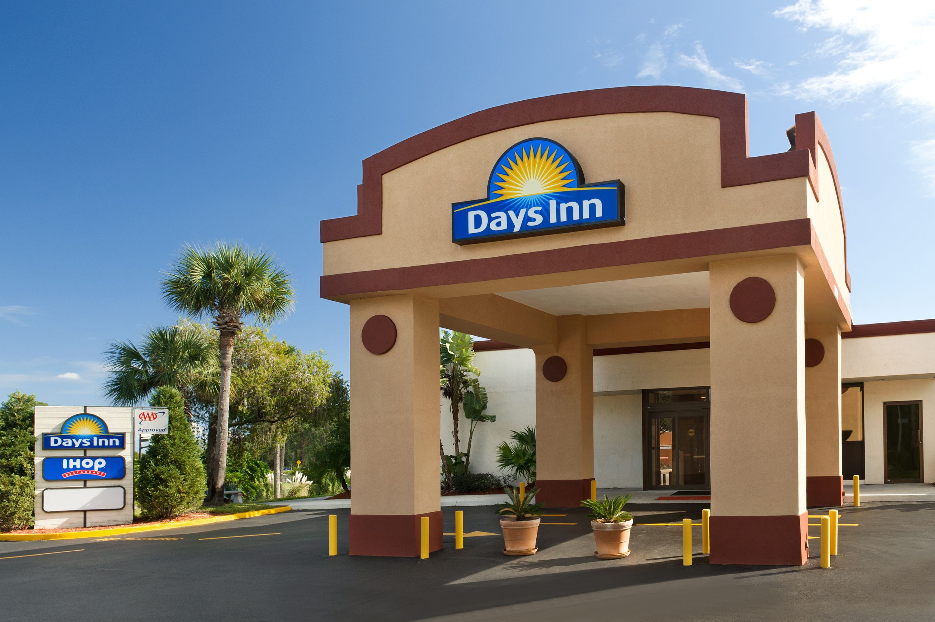 Days Inn by Wyndham Orlando Conv. Center/International Dr $51 ($̶1̶0̶0̶ ...