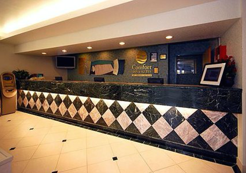 Comfort Inn & Suites Sea-Tac Airport $75 ($̶1̶0̶5̶). SeaTac Hotel Deals ...