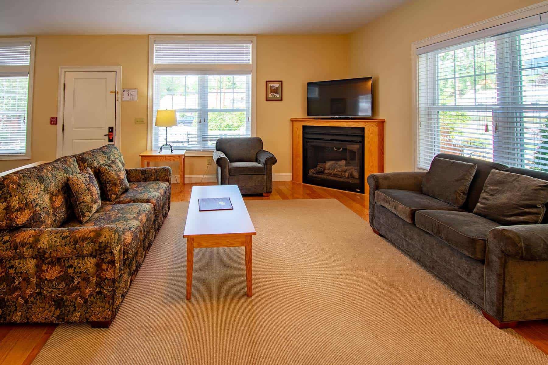 Eastern Slope Inn Resort $97 ($̶2̶0̶5̶). North Conway Hotel Deals ...