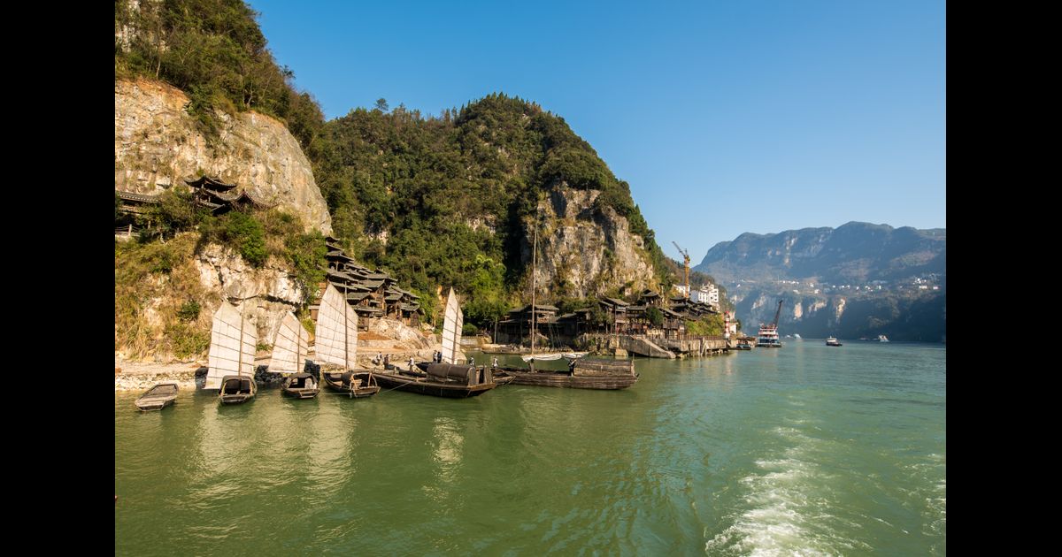 Yichang (YIH) - Flight Status, Maps & more - KAYAK