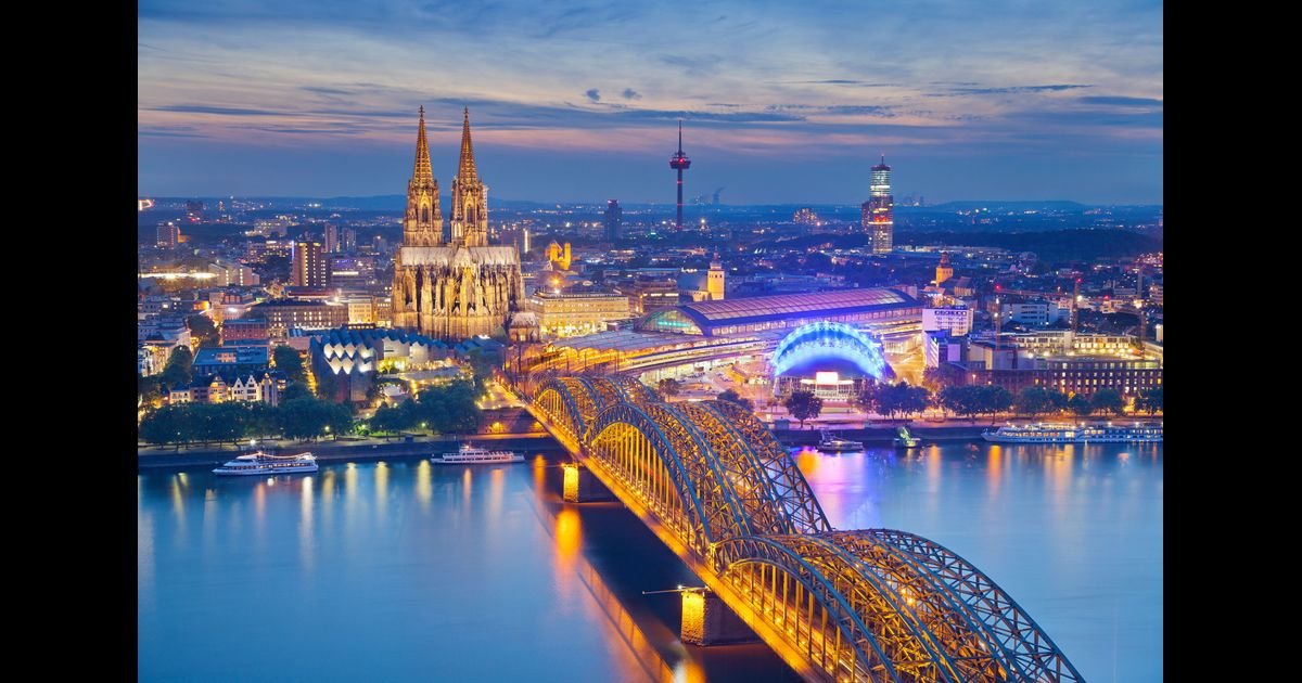 Vols vers Cologne (CGN) en Première classe - KAYAK
