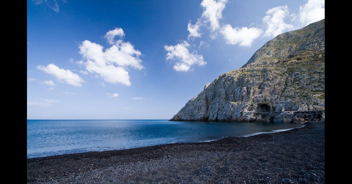 Holidays in Kamari from £392 - Search Flight+Hotel on KAYAK