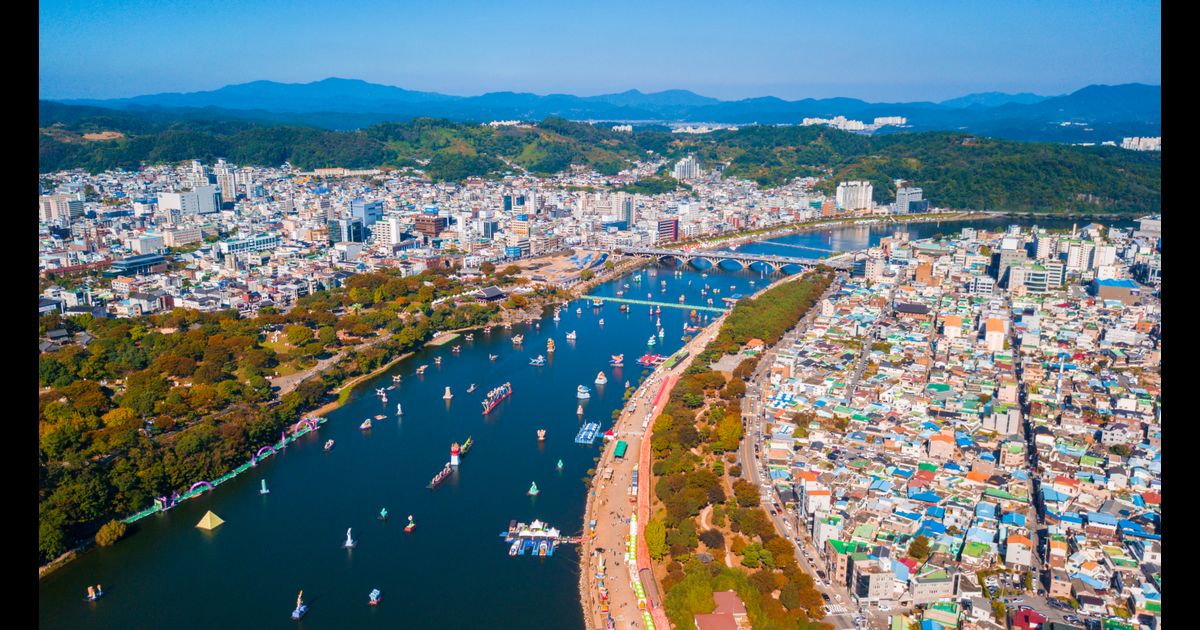 Jinju Sacheon (HIN) - Flight Status, Maps & more - KAYAK