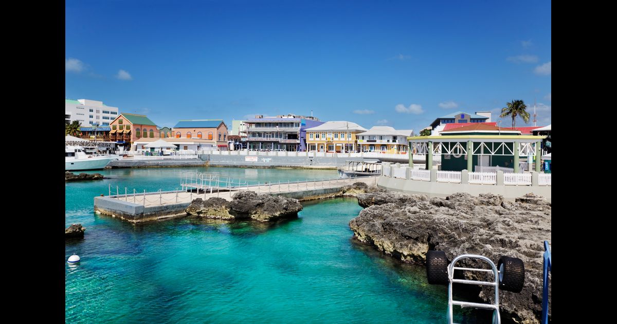 George Town Owen Roberts Intl (GCM) - Flight Status, Maps & more - KAYAK