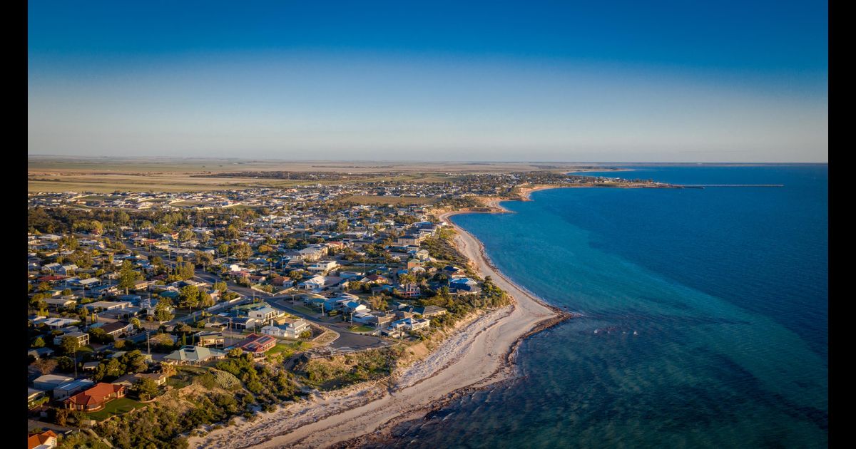 Adelaide (ADL) - Flight Status, Maps & more - KAYAK