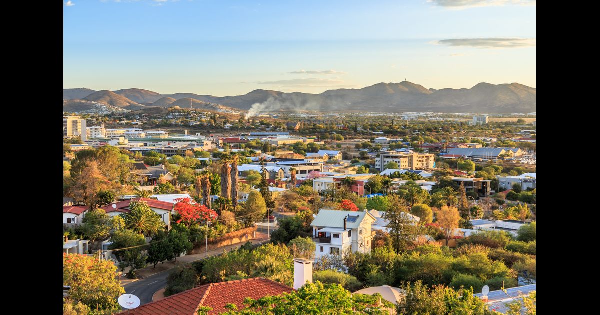 Windhoek Eros (ERS) - Flight Status, Maps & more - KAYAK