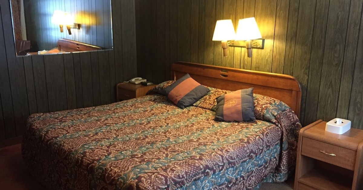 Du Wayne Motel from $69. West Chicago Hotel Deals & Reviews - KAYAK