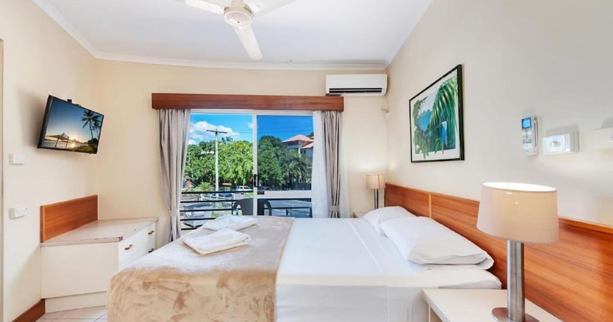 Tropical Queenslander S$ 104. Cairns Hotel Deals & Reviews - KAYAK