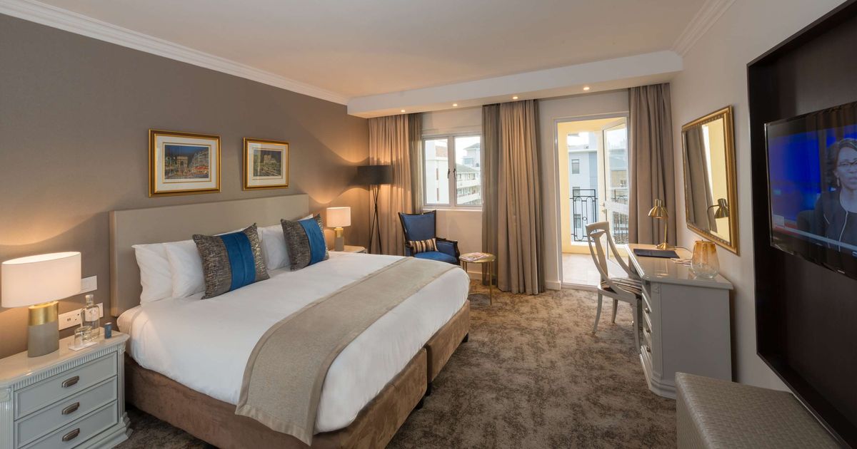 Radisson Blu Le Vendome Hotel à partir de . Hôtels à Le Cap - KAYAK