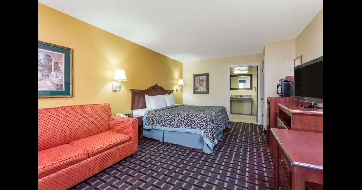 Days Inn & Suites By Wyndham Warner Robins Near Robins Afb in Warner ...