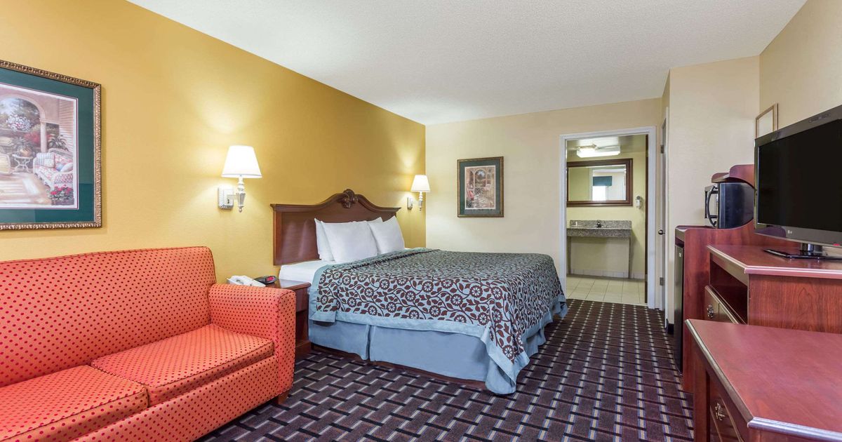 Days Inn & Suites By Wyndham Warner Robins Near Robins Afb from $69 ...
