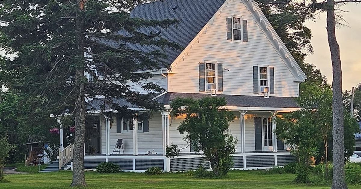 Sunflower Guest Suites from $78. Summerside Hotel Deals & Reviews - KAYAK