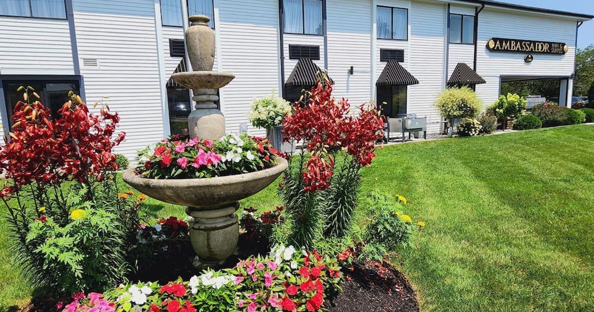 Ambassador Inn and Suites from $105. South Yarmouth Hotel Deals ...