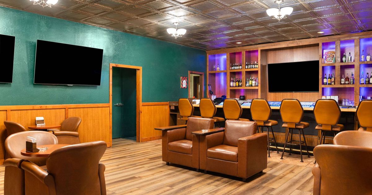 Super 8 by Wyndham Fallon $105. Fallon Hotel Deals & Reviews - KAYAK