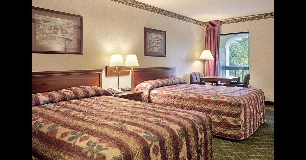 Super 8 by Wyndham Ruther Glen Kings Dominion Area in Ruther Glen, the ...