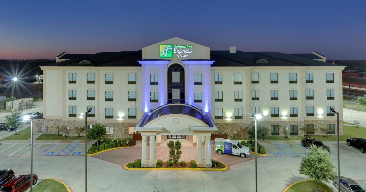 Holiday Inn Express & Suites Denton North By IHG ab 91 €. Hotels in ...