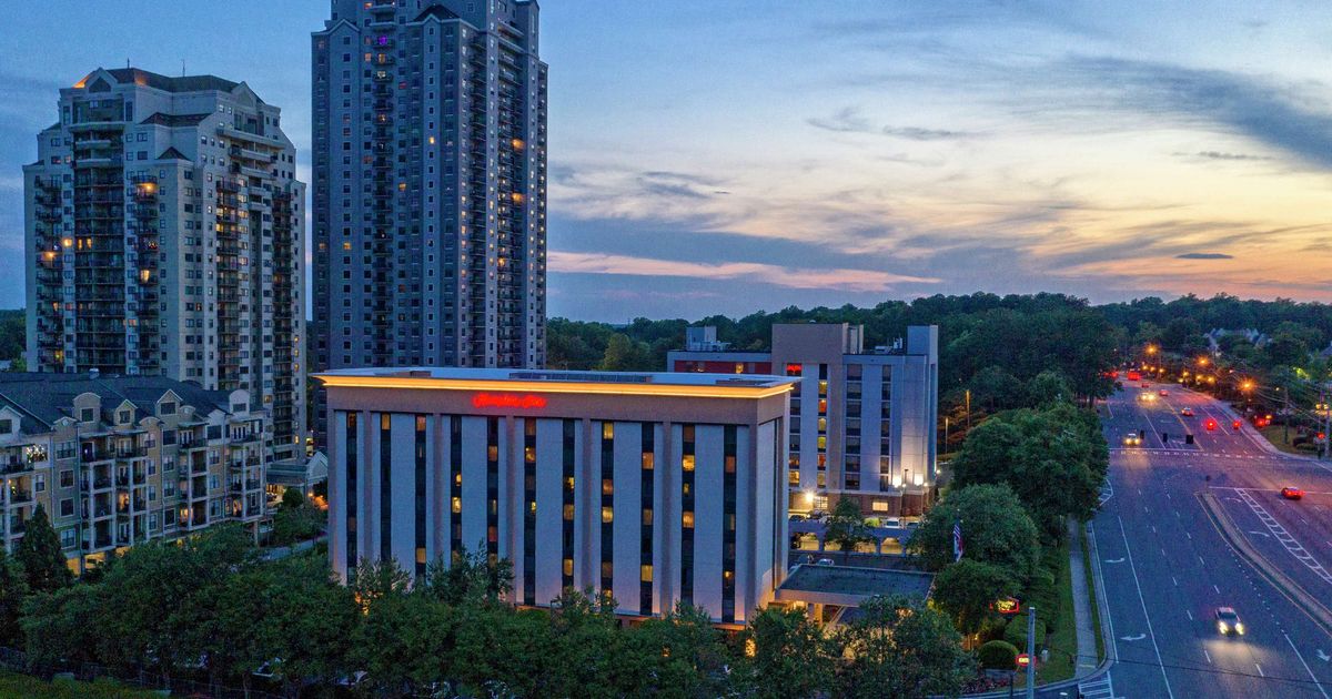 Hampton Inn Atlanta-Perimeter Center £64. Atlanta Hotel Deals & Reviews ...