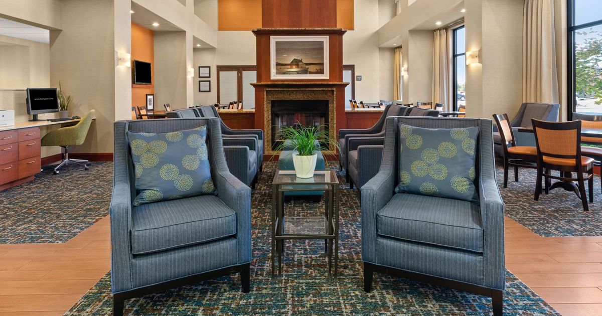 Hampton Inn & Suites Burlington from $121. Burlington Hotel Deals ...