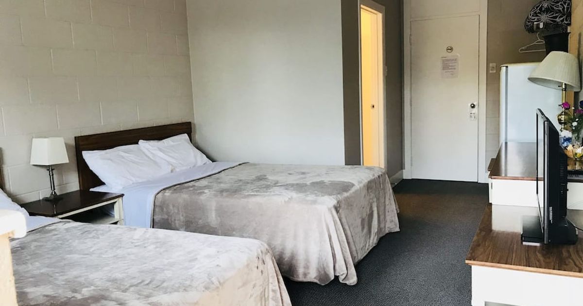 Manitou Motor Inn from $65. La Rivière Hotel Deals & Reviews - KAYAK