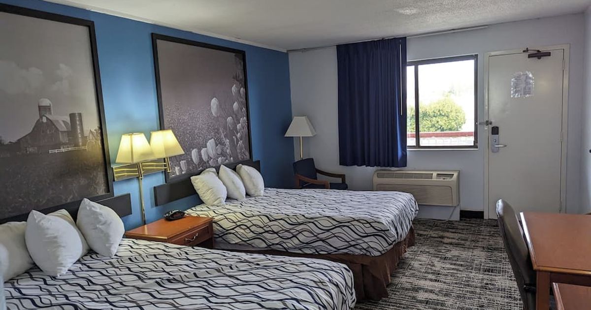 Sprucewood Inn from $59. Elyria Hotel Deals & Reviews - KAYAK