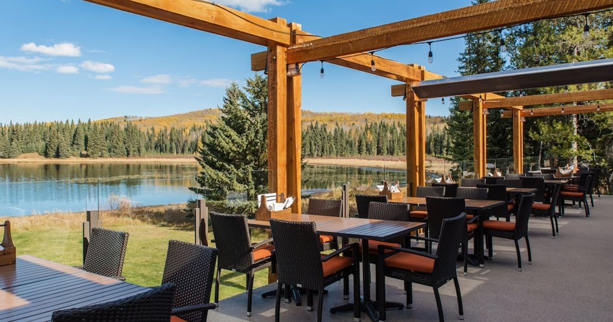 Schott's Lake Conference & Resort C$ 108 (C̶$̶ ̶1̶6̶8̶). Sundre Hotel ...