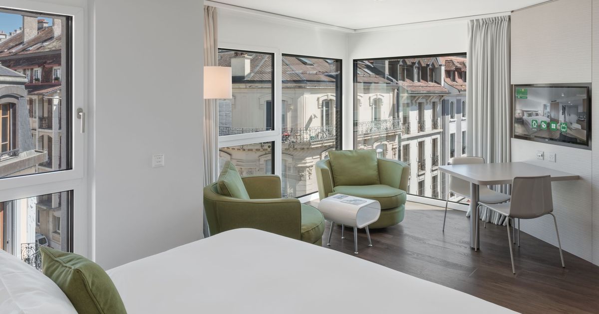 Base Nyon £167. Nyon Hotel Deals & Reviews - KAYAK