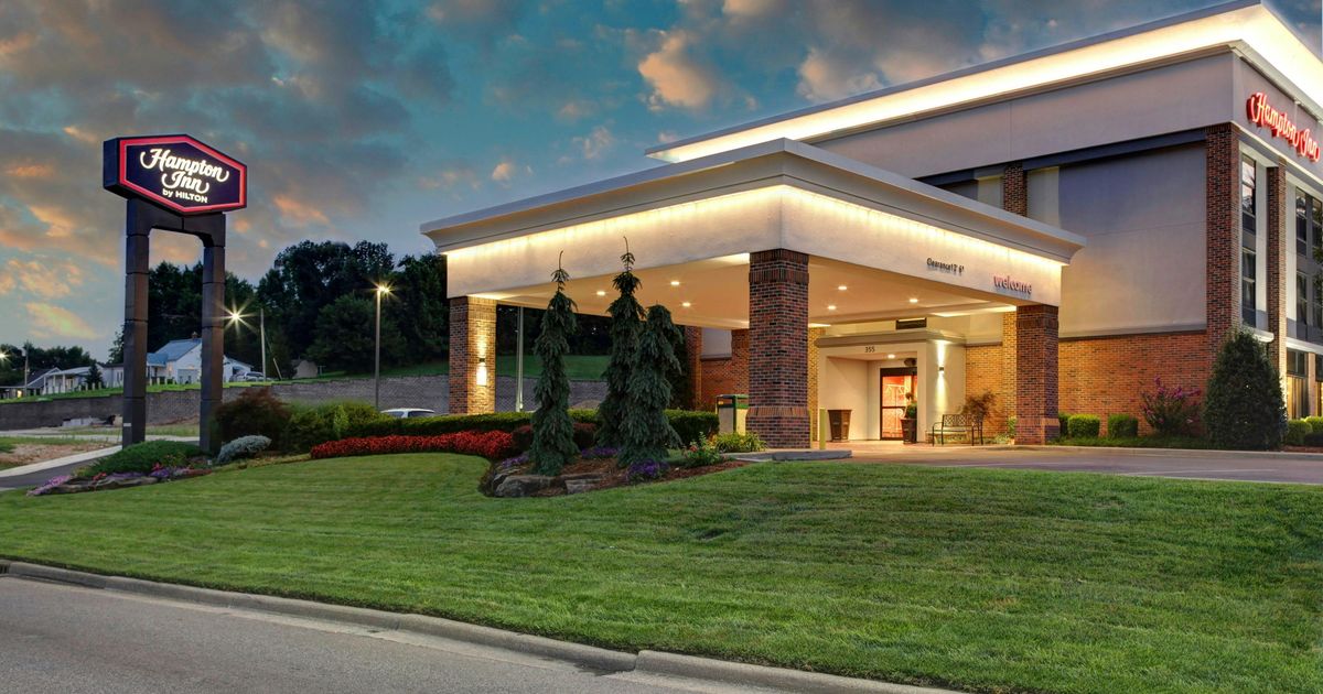 Hampton Inn Jasper £93. Jasper Hotel Deals & Reviews - KAYAK