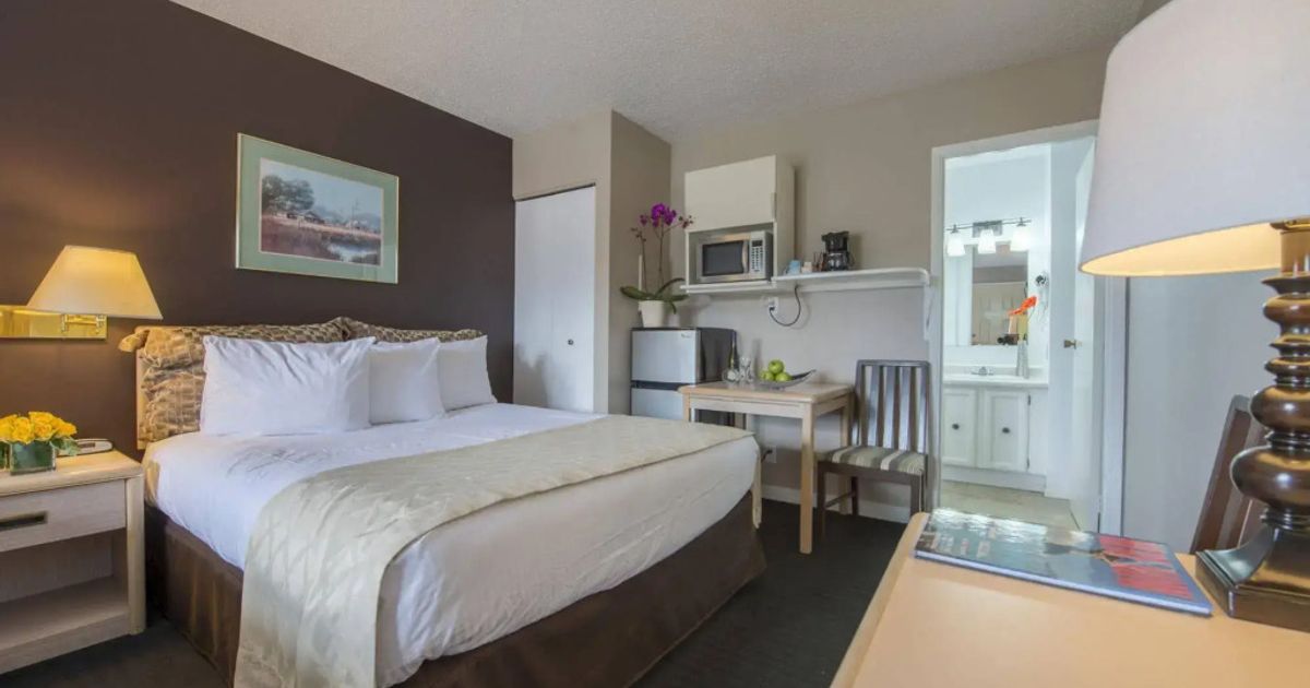 Maple Leaf Motel Inn Towne from $68. Oliver Hotel Deals & Reviews - KAYAK