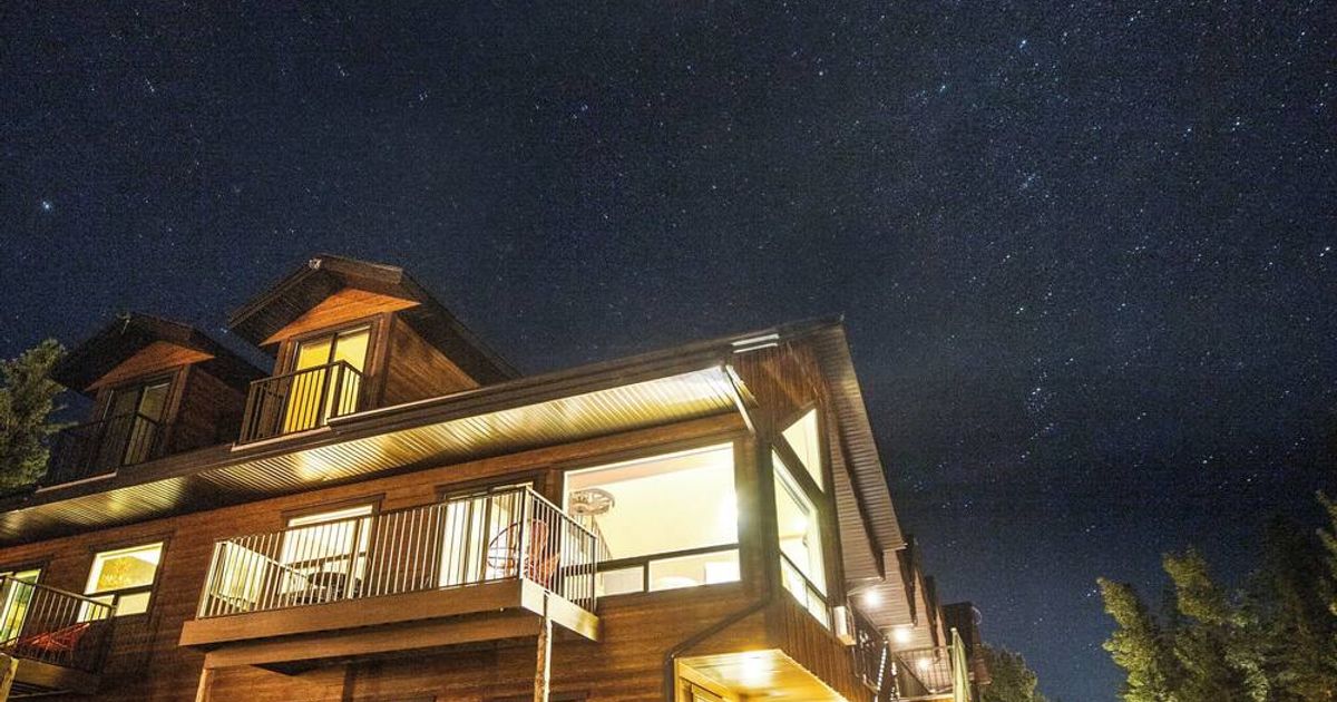 Jasper Gates Resort ₹ 13,959. Hinton Hotel Deals & Reviews - KAYAK