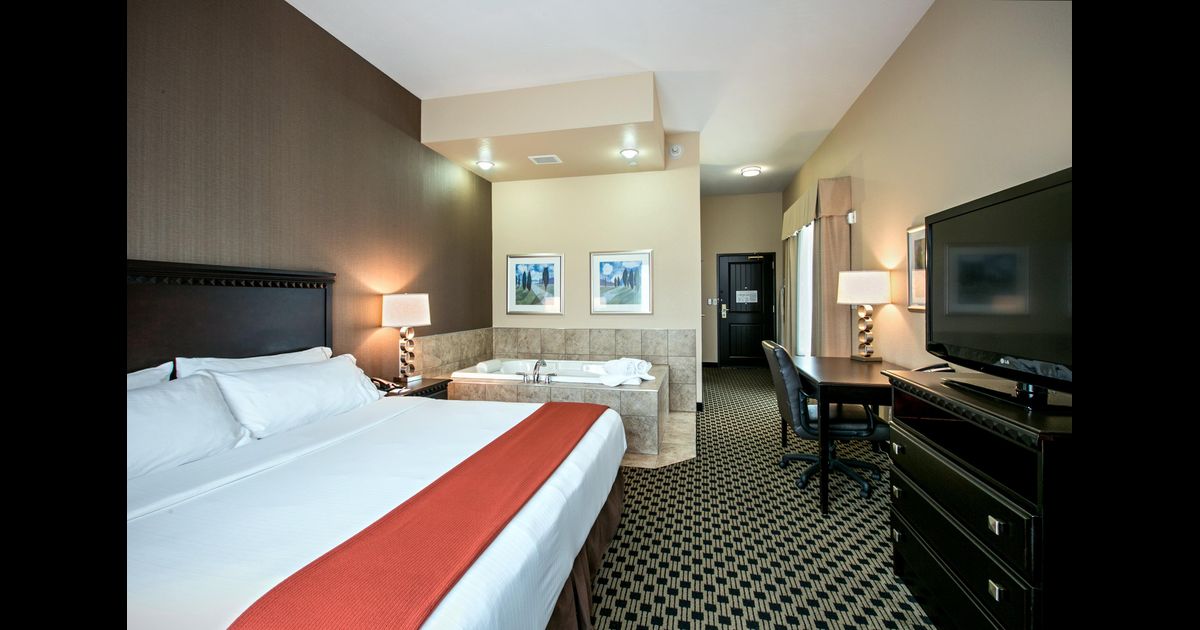 Holiday Inn Express & Suites Green Bay East By IHG in Green Bay, the ...