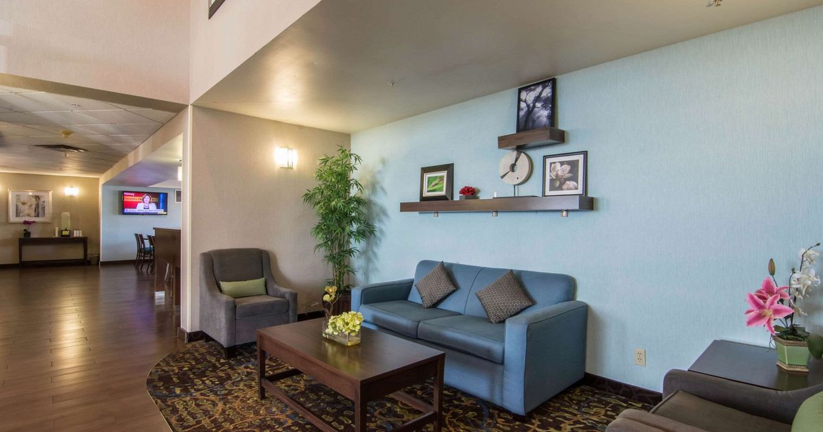 Comfort Inn & Suites Airport South ₹ 4,745. Calgary Hotel Deals ...