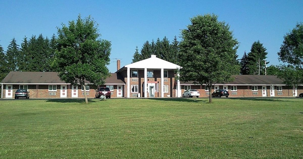 Colonial Inn Mercer-Grove City £33. Mercer Hotel Deals & Reviews - KAYAK